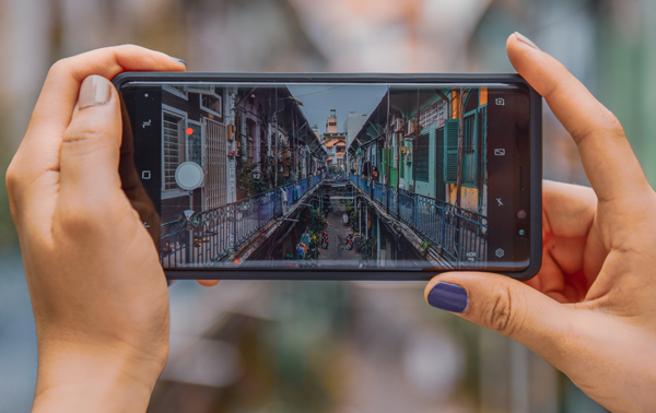 The Latest Smartphone Screen Technology Releases - Phoenix Cell